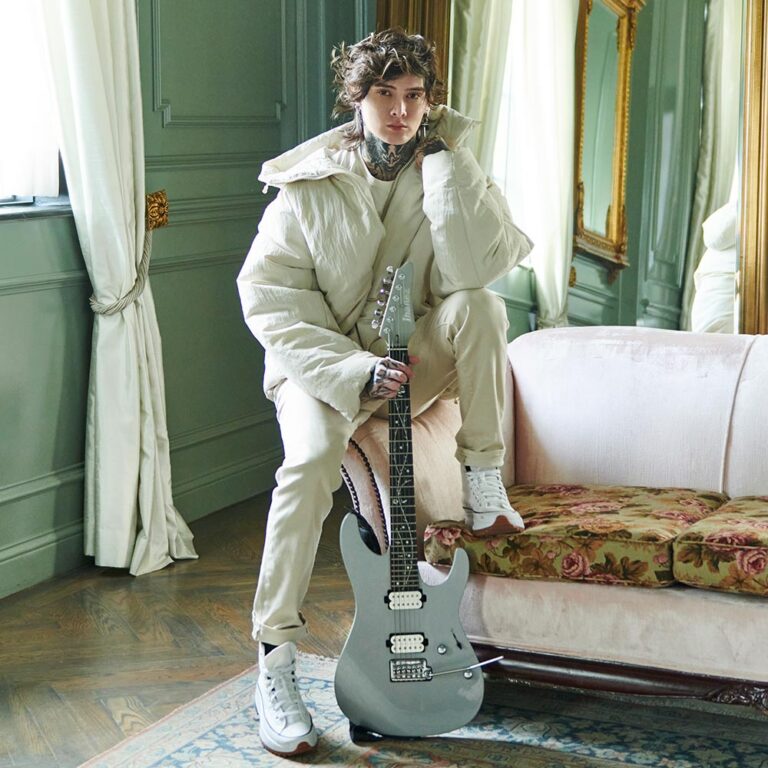 【Polyphia】Tim Hensonの使用ギターまとめ | SoundNote